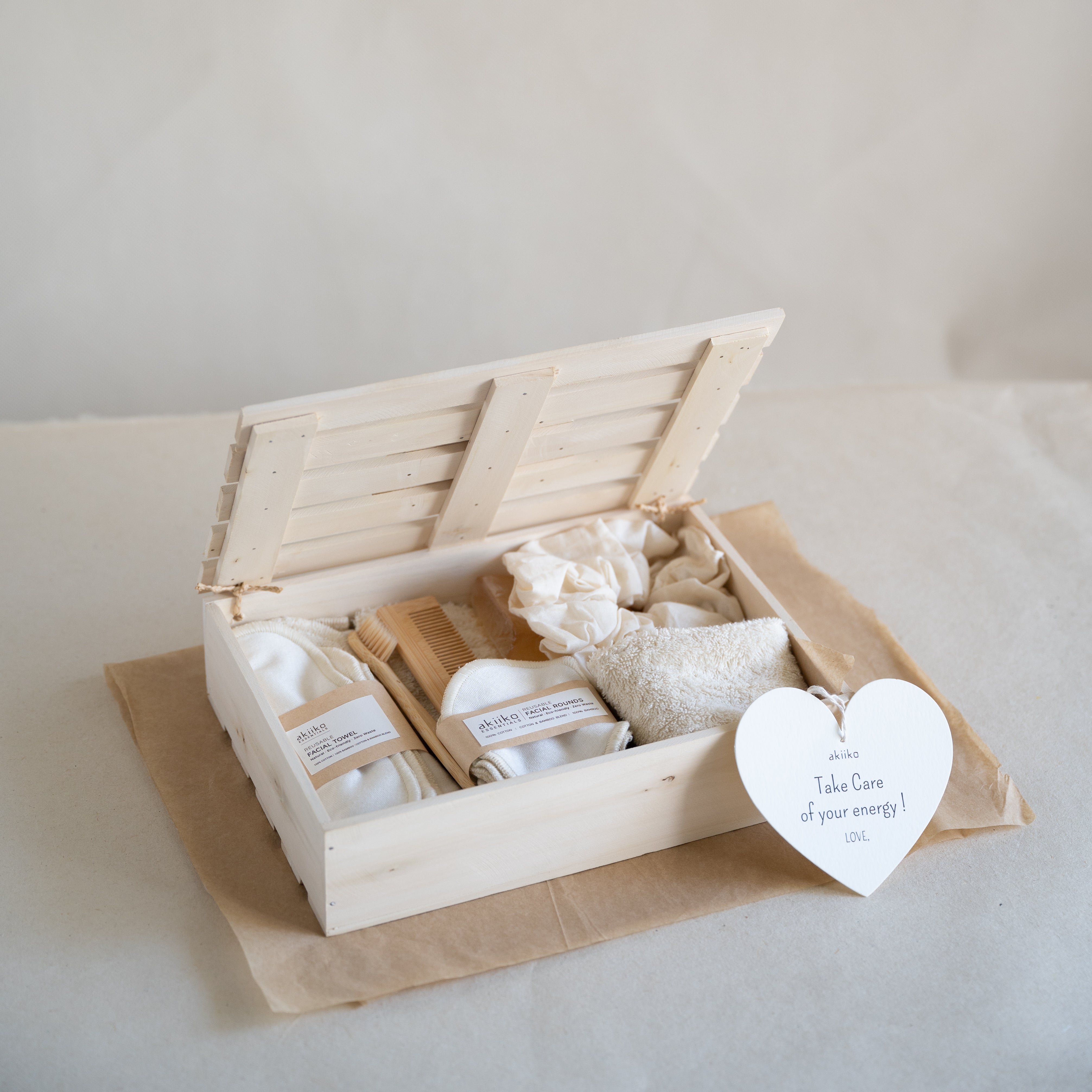 Love is in the air... and also on your doorstep – akiiko